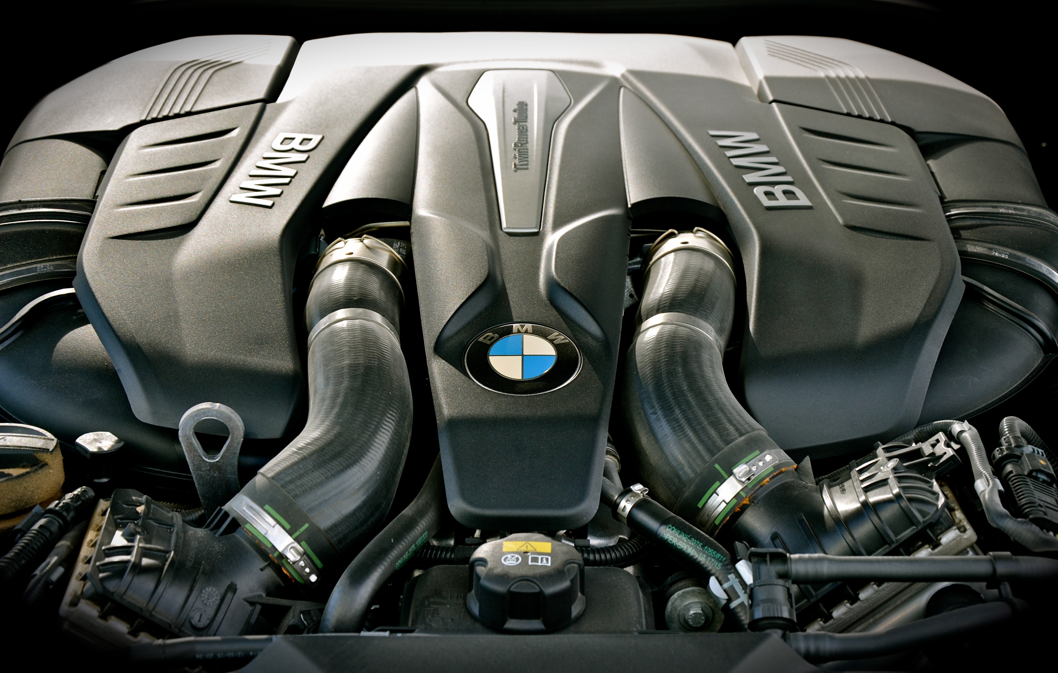BMW TwinPower Turbo 8 cylinder Petrol Engine V8 450hp 650Nm Torque